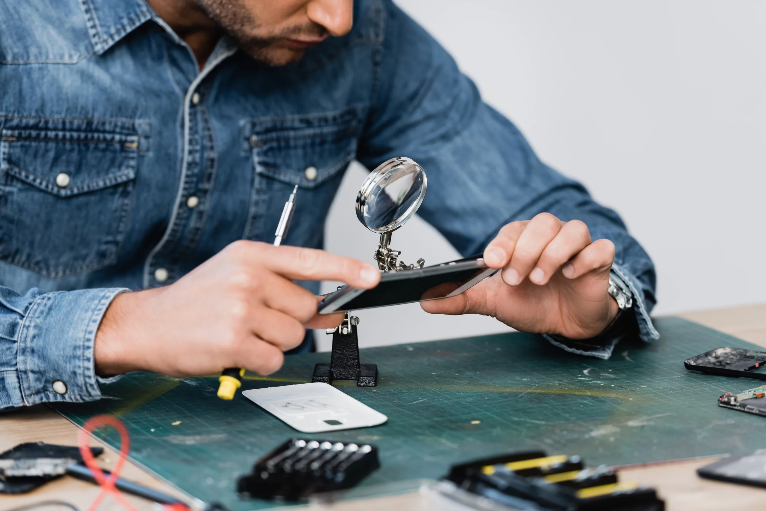 Formation réparateur téléphone : Un métier face à l'essor du ...